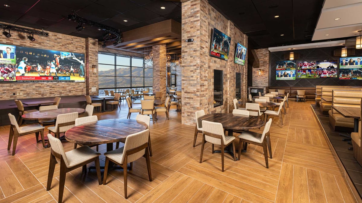 Chickie's & Pete's Crab House and Sports Bar | Sports Bar Reno